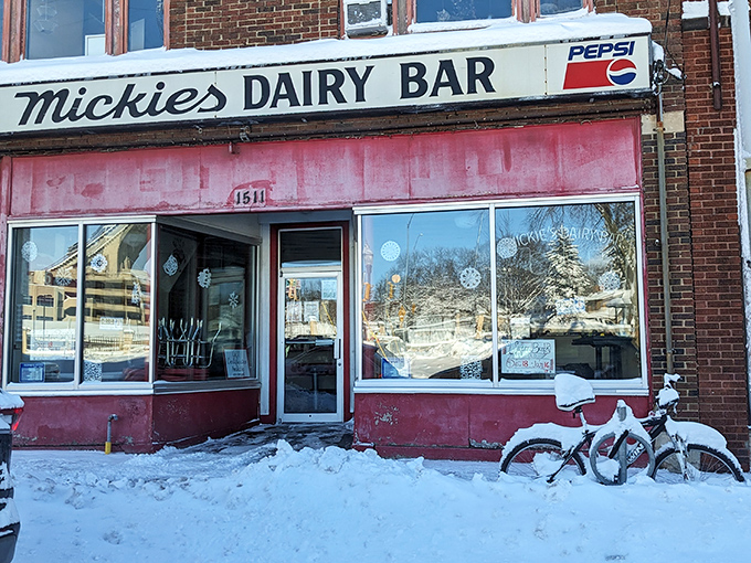 That vintage Pepsi-flanked sign hasn't changed in decades&mdash;why mess with perfection when you've already got customers lining up outside?