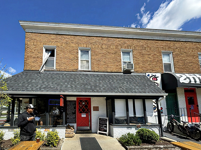 The unassuming brick facade hides Texas barbecue magic that would make Dallas pitmasters weep with envy.