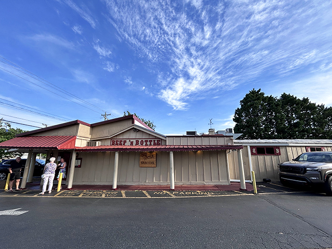 The unassuming exterior of Beef 'N Bottle stands like a time capsule on Charlotte's South Boulevard, promising carnivorous delights within its modest walls.