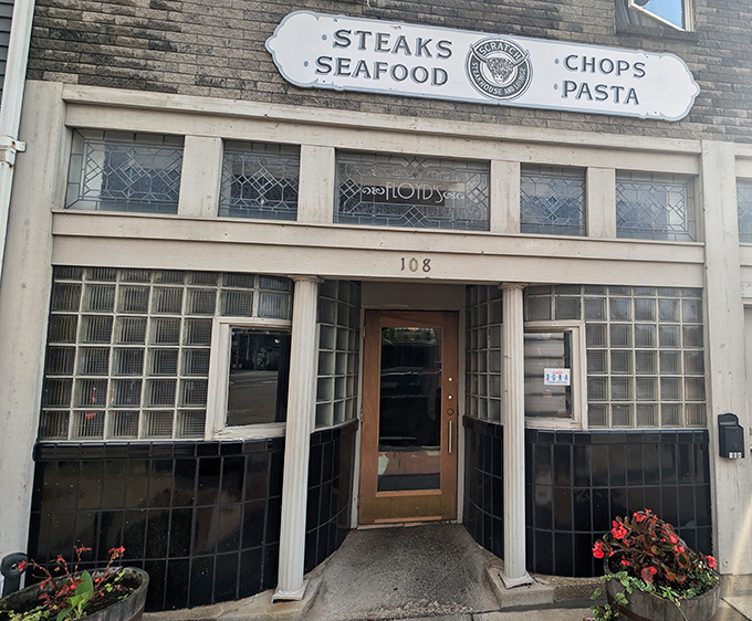 The unassuming brick façade of Scratch Steakhouse hides culinary treasures within, like finding a diamond in your grandmother's jewelry box.