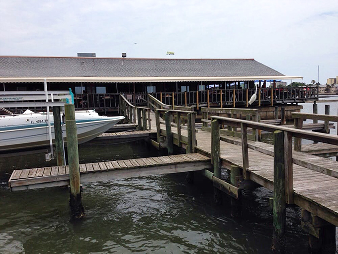 Literally dining "down under" the Dunlawton Bridge, where boats pull up and hungry patrons disembark. The commute to dinner doesn't get more scenic than this.