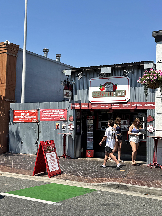 This unassuming storefront holds more strawberry magic than Willy Wonka's entire chocolate factory.