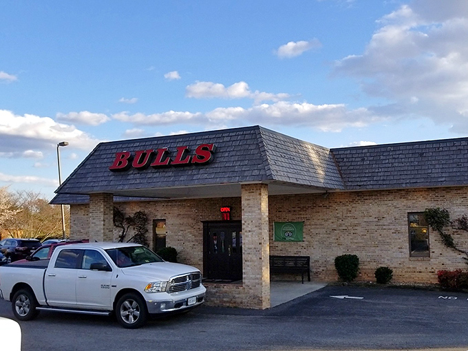 The unassuming brick exterior of Bulls Steakhouse in Forest, Virginia, proves once again that the best culinary treasures often hide in plain sight.