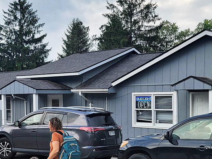 The unassuming exterior of Rod's Capricorn Inn proves once again that culinary treasures often hide in plain sight along Ohio's country roads.