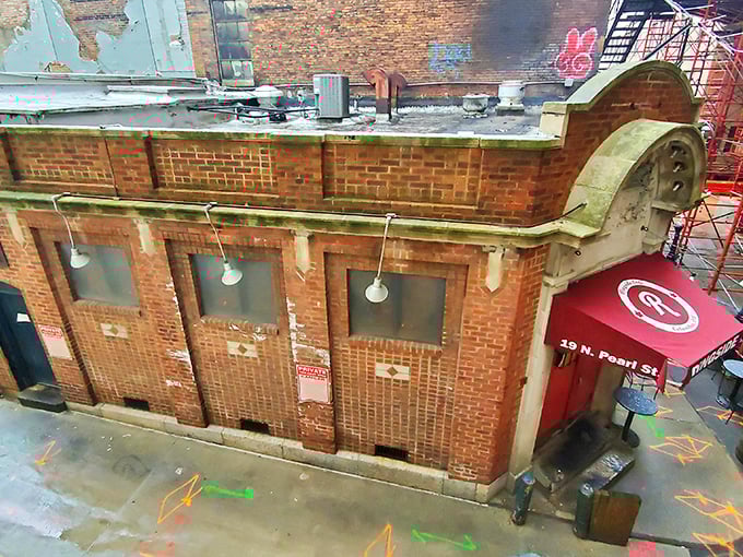 From this unassuming corner on Pearl Street, Ringside has witnessed over a century of Columbus history while perfecting the art of the perfect burger.