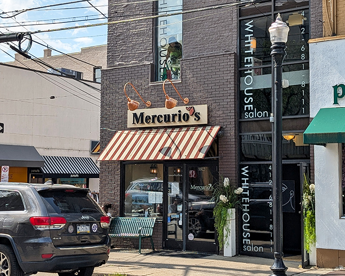 The unassuming storefront of Mercurio's in Shadyside might not stop traffic, but locals know this modest fa&ccedil;ade hides pizza greatness within.