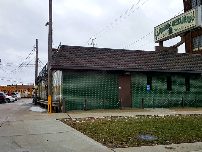 The unassuming green brick exterior of Superior Restaurant stands like a culinary fortress, guarding Cleveland's best-kept corned beef secret.