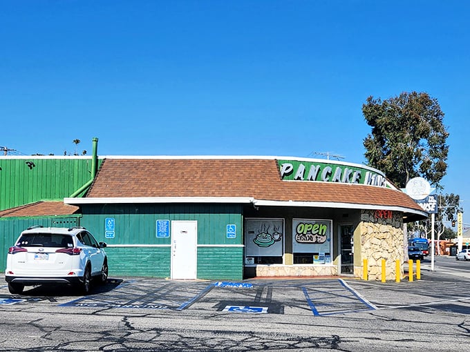 The California sun shines on this green gem! A humble spot with a big reputation for breakfast magic. Get the syrup ready!