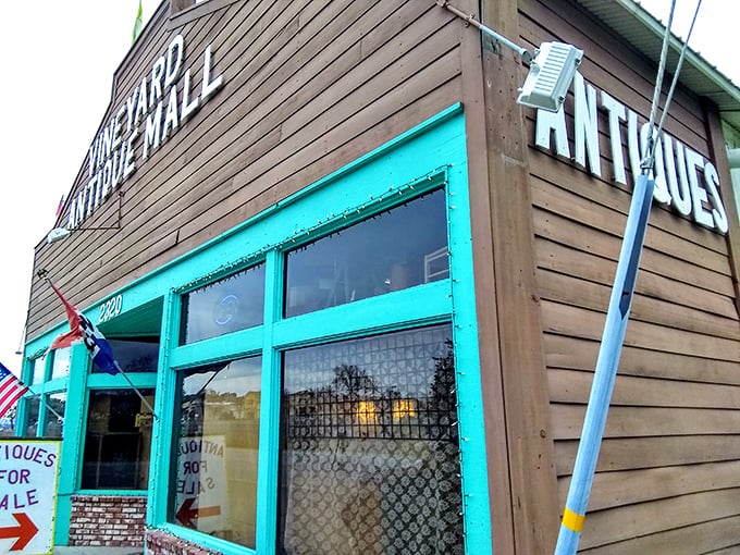 The turquoise-trimmed windows of Vineyard Antique Mall pop against rustic wood siding like a wink from the past, beckoning treasure hunters inside.