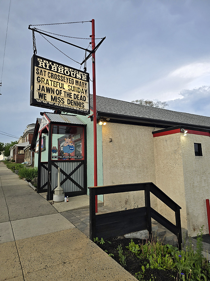 The unassuming exterior of Bridgeport Rib House hides culinary treasures within, proving once again that the best BBQ joints rarely dress to impress.