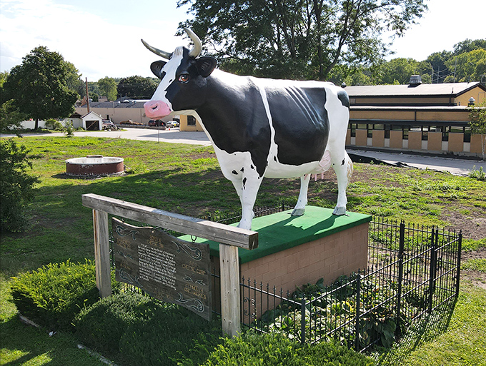 Antoinette stands tall against the Wisconsin sky, a fiberglass tribute to dairy farming that's both majestic and slightly absurd&mdash;just the way we like it.