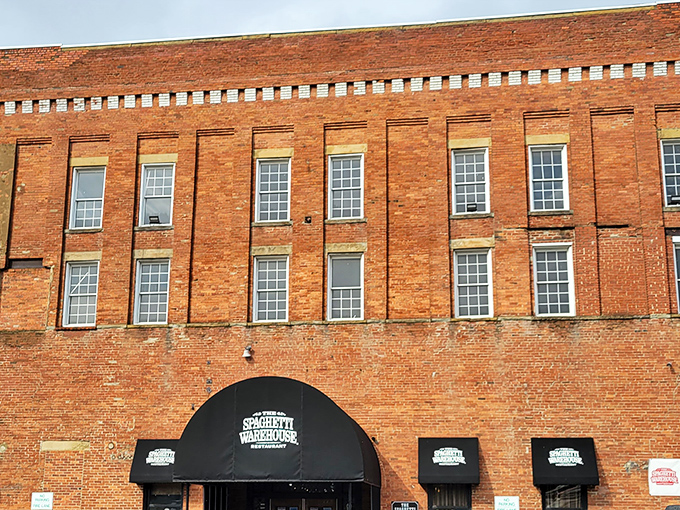 The Spaghetti Warehouse lights up Columbus evenings like a beacon for carb-lovers. That red carpet isn't just for show&mdash;it's preparing you for the celebrity treatment your taste buds deserve.