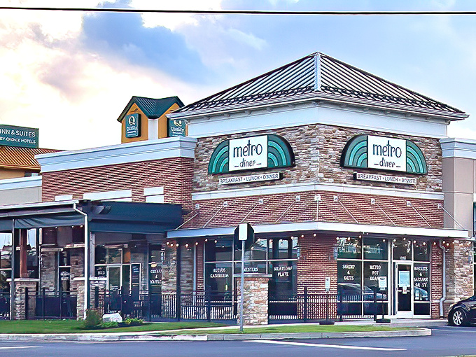 The brick and stone fa&ccedil;ade of Metro Diner beckons like a lighthouse for the breakfast-obsessed. Comfort food paradise awaits inside.