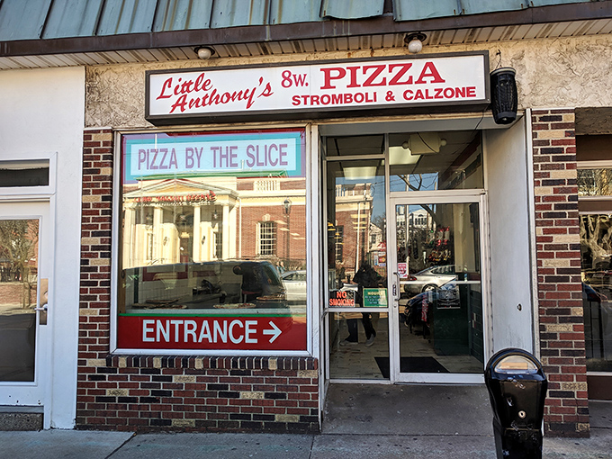 The red and white sign beckons like an old friend. Little Anthony's storefront in Media promises pizza salvation for the hungry traveler.