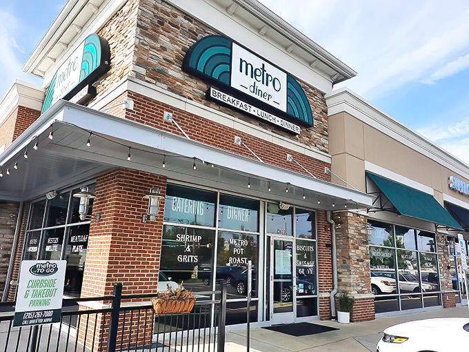 The brick and stone fa&ccedil;ade of Metro Diner beckons like a lighthouse for the breakfast-obsessed. Comfort food paradise awaits inside.