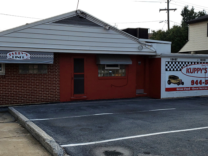 The unassuming exterior of Kuppy's Diner hides culinary treasures within. Like all great diners, it promises more on the inside than its modest fa&ccedil;ade suggests.