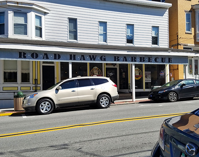 Like finding a Cadillac in a Kia parking lot, Road Hawg's modest exterior gives no hint of the flavor explosions waiting just beyond those doors.