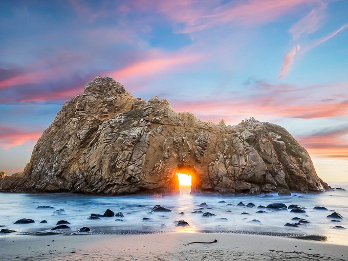 Nature's perfect light show: the famous Keyhole Rock at sunset creates a magical portal where ocean meets sky in spectacular fashion.