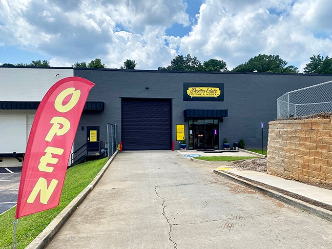 The unassuming exterior of Decatur Estate Vintage Market hides a treasure trove within, like finding out your quiet neighbor was once a rock star.