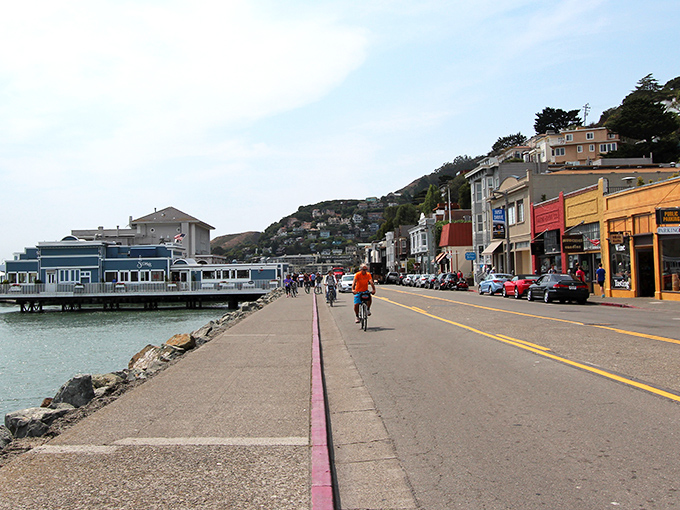 Bridgeway Boulevard stretches along Sausalito's waterfront like a runway for cyclists, pedestrians, and daydreamers alike. The perfect balance of bay views and boutique browsing.