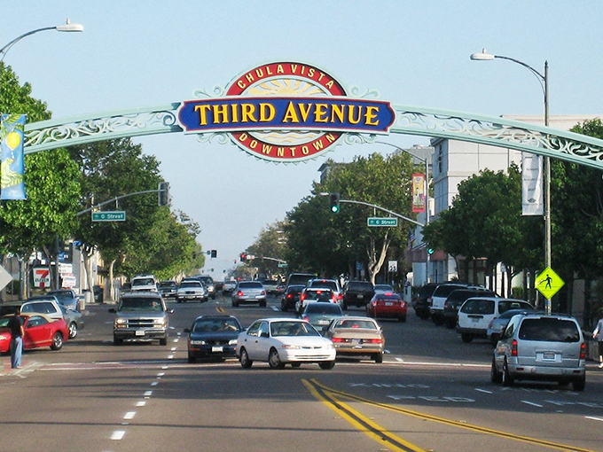 Downtown Chula Vista's Third Avenue welcomes you with small-town charm and big-city amenities. The perfect main street for afternoon strolls and unexpected discoveries.