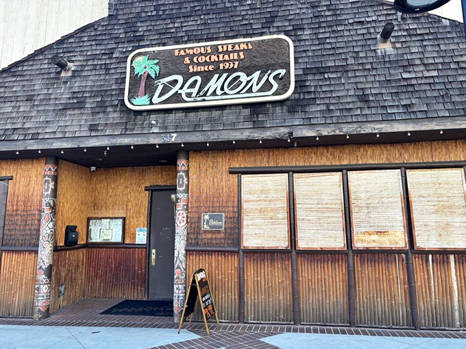 The iconic Damon's sign beckons hungry travelers like a tiki torch in the urban jungle. Step inside and leave California behind&mdash;at least until dessert.