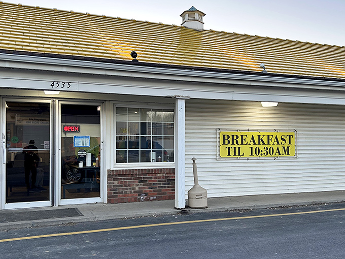The unassuming exterior of Hitching Post Kellogg proves once again that culinary treasures often hide behind the most modest facades.