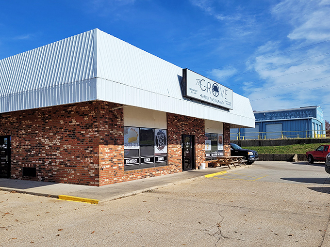 Bathed in Missouri sunshine, this local landmark stands ready to welcome hungry travelers and regulars alike with its no-nonsense approach to hospitality.