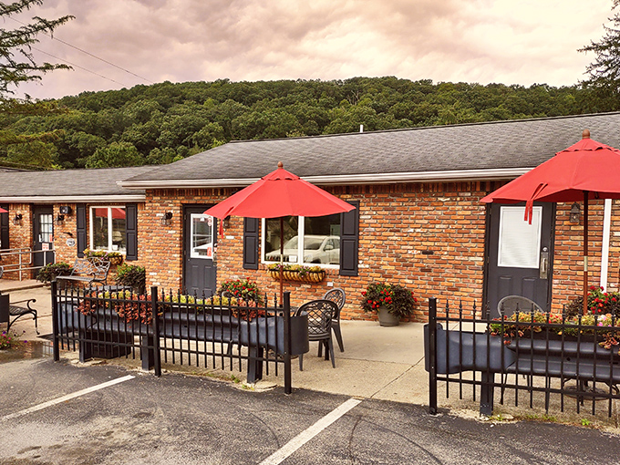 The humble brick exterior of The Pie Shoppe, with its cheerful red umbrellas, promises comfort food paradise hiding in plain sight.