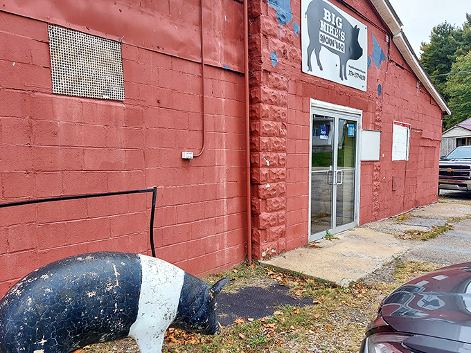 The bright red exterior might not win architectural awards, but that smoky aroma wafting through the air is the only invitation you need.