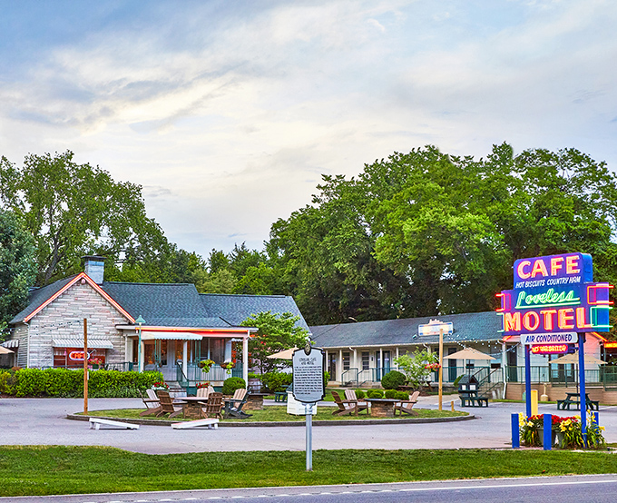 That iconic neon sign promises two things Nashville holds sacred: hot biscuits and country ham. No vacancy in your stomach after eating here!