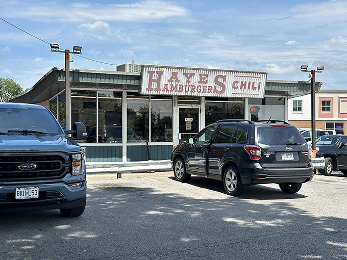 The unassuming exterior of Hayes Hamburgers & Chili stands like a time capsule in Kansas City, promising authentic flavors that fancy restaurants can only dream of replicating.