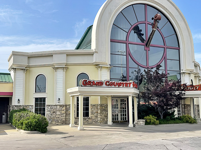 Sunshine gleams off the impressive façade, where that iconic arched window serves as a beacon to hungry travelers. Your stomach is already thanking you.