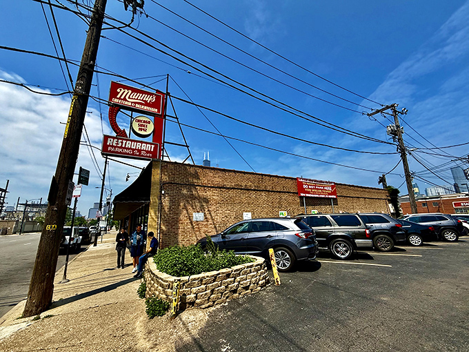 The unassuming brick exterior of Manny's hides culinary treasures that have made it a Chicago institution. Some buildings just look delicious.