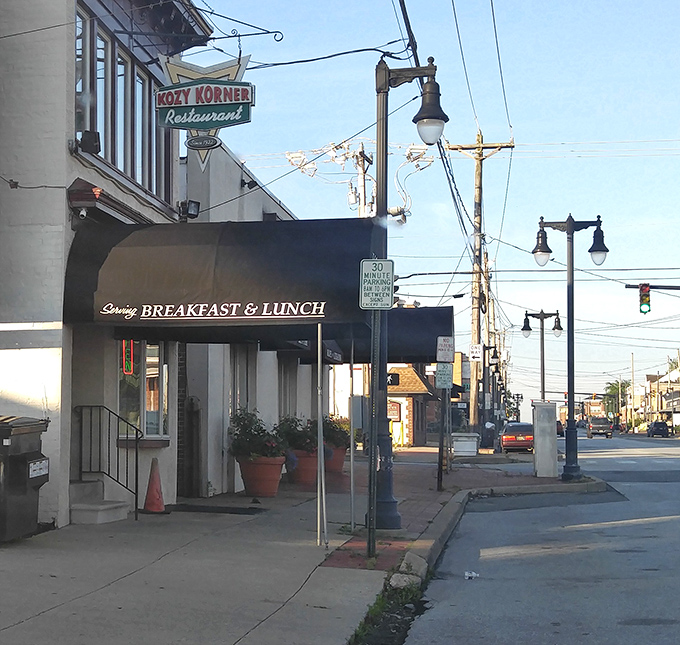 The iconic Kozy Korner sign beckons hungry Wilmingtonians like a breakfast lighthouse guiding ships to delicious harbor.