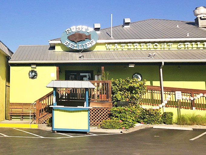 That lime-green exterior isn't subtle, but neither is the flavor waiting inside this waterfront gem.