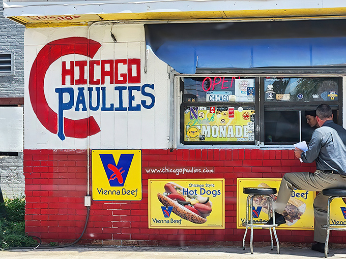 Chicago meets Tampa at this no-frills storefront where the Vienna Beef sign serves as a beacon for homesick Midwesterners.