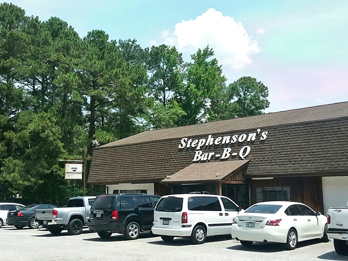 A full parking lot at a barbecue joint is like a standing ovation before the show even starts&mdash;locals know where the good stuff is.