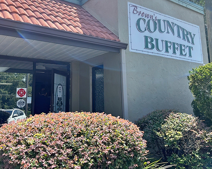 The unassuming exterior of Brown's Country Buffet proves once again that culinary treasures often hide behind the most modest facades.