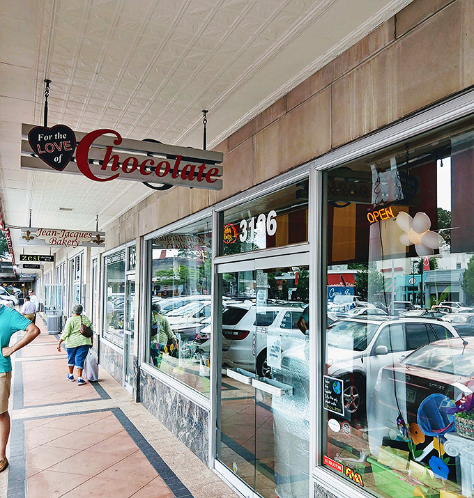 The iconic red cursive sign beckons like a siren song to sugar-seekers strolling through Richmond's Carytown district. Sweet dreams are made of this.