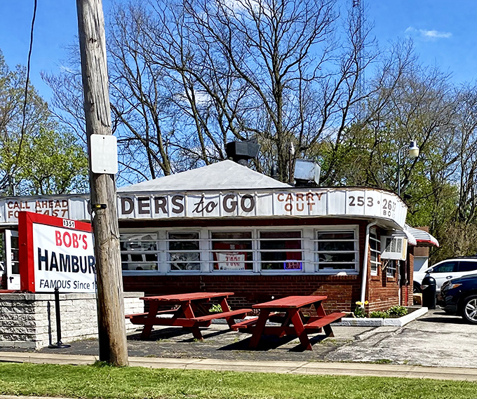 The little white building with "BOB'S HAMBURG" blazoned across the sign isn't trying to impress anyone&mdash;except your taste buds.