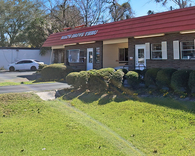 Mac's modest exterior with its signature red roof isn't trying to impress anyone&mdash;until you taste what comes out of that window.