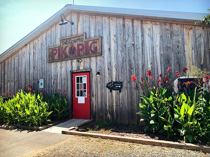 The weathered wooden exterior and bright red door of Pik N Pig isn't trying to impress you&mdash;it doesn't need to. The smoke wafting through the air does all the talking.
