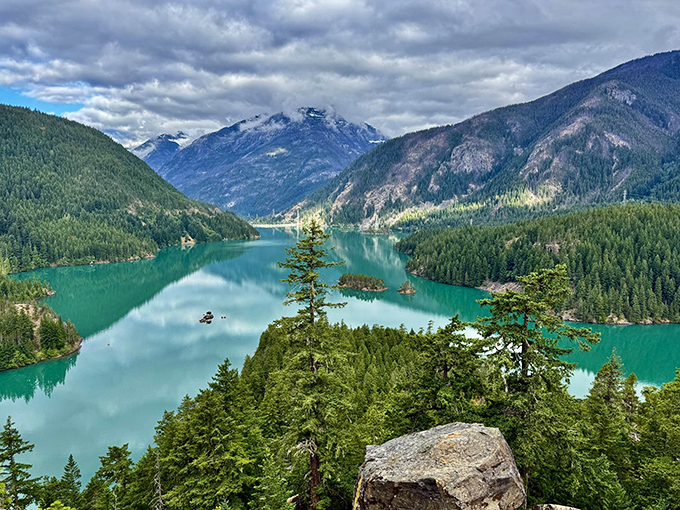 Mother Nature showing off her best angles at Poe Valley. The turquoise waters and mountain backdrop create Pennsylvania's answer to a Swiss postcard.