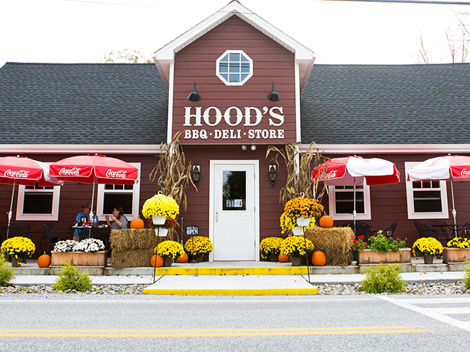 The barn-red exterior of Hood's isn't just charming—it's a smoke signal to BBQ pilgrims that they've reached the promised land of pulled pork perfection.