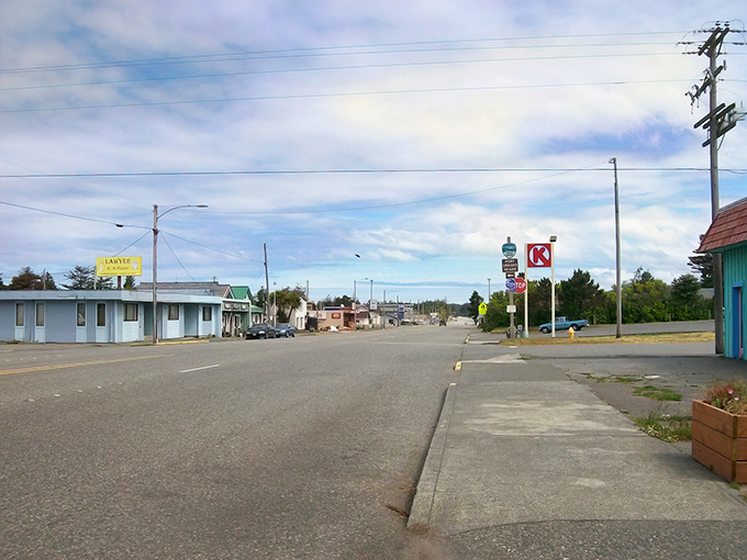 Main Street simplicity at its finest. Port Orford's unassuming charm is like that friend who doesn't need to brag&mdash;they just quietly impress you. 
