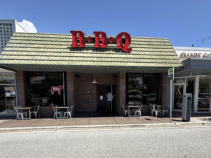That green-tiled roof and red BBQ sign practically shout "treasure inside" to anyone with functioning taste buds.