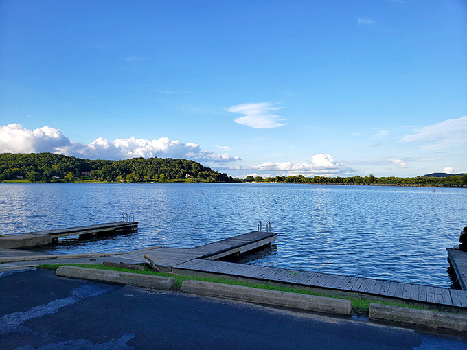 This pocket-sized paradise proves that good things really do come in small, tree-lined packages.