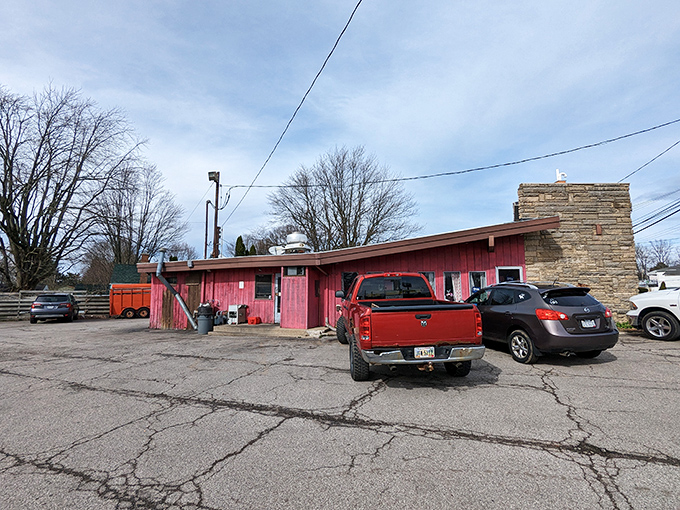 Porky's weathered parking lot tells stories of decades of hungry visitors, the cracked asphalt a testament to countless Ohio families seeking comfort food perfection.