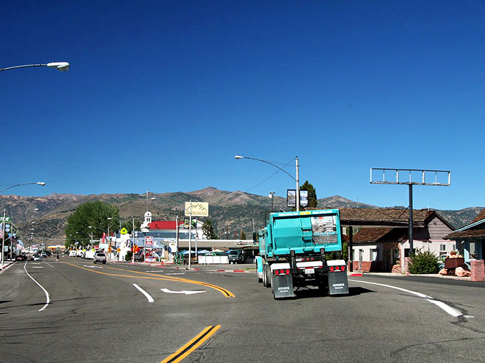 Main Street Bridgeport looks like a movie set where John Wayne might appear any minute, complete with mountain backdrop that puts screensavers to shame.
